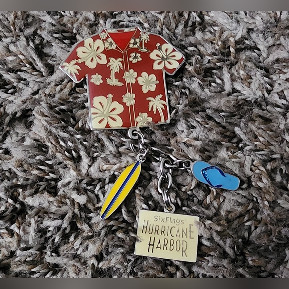 SixFlags | Other | Six Flags Hurricane Harbor Keychainmagnet | Poshmark